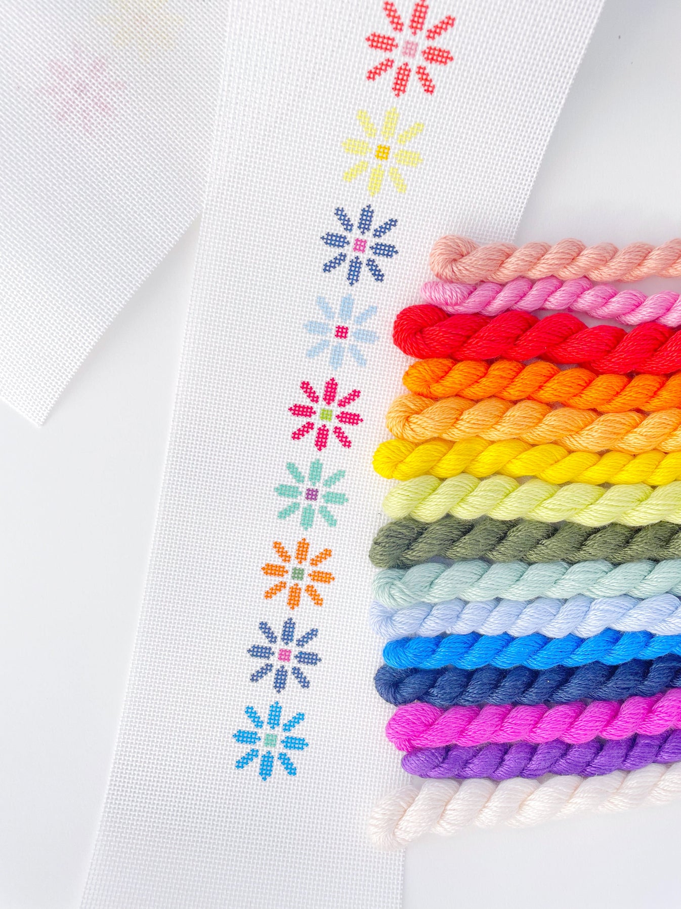 Daisy Chain Bag Strap – Mopsey Designs Needlepoint