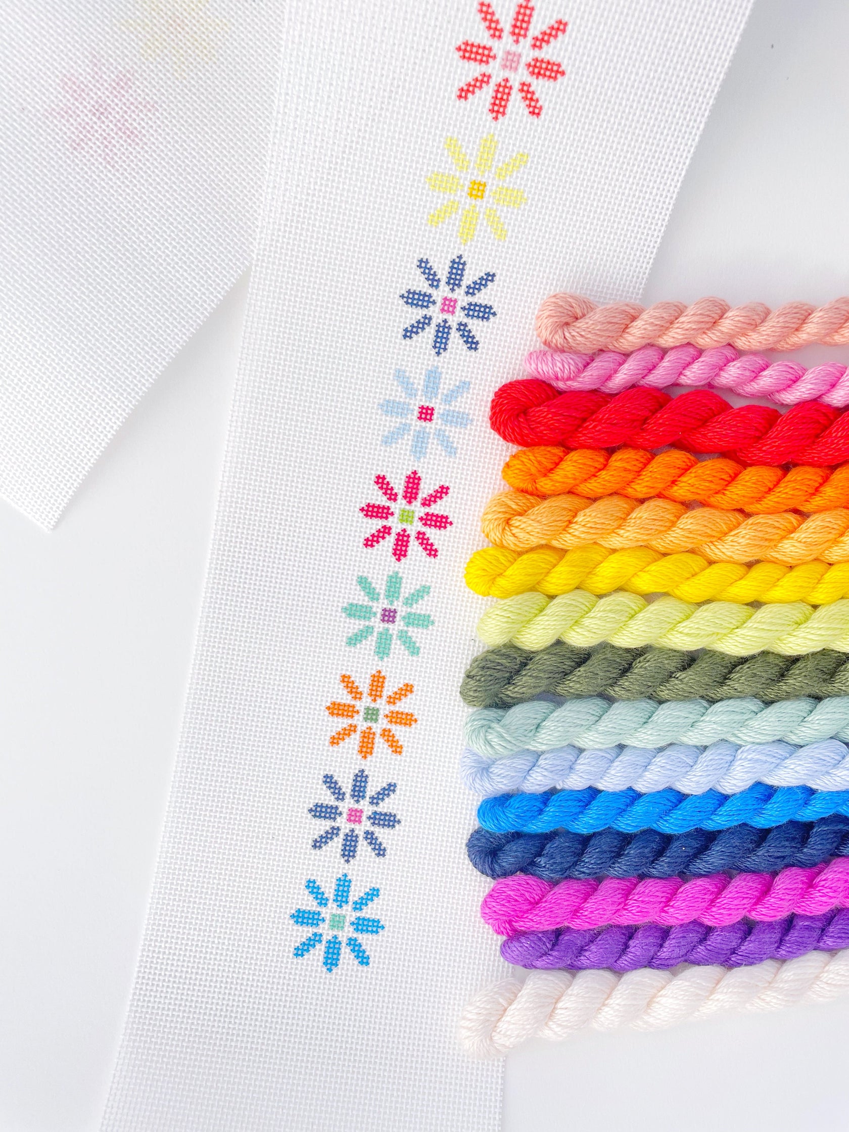 Daisy Chain Bag Strap – Mopsey Designs Needlepoint